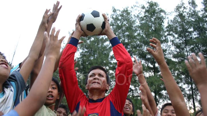 Kiper Legendaris Timnas Indonesia Ronny Pasla Tutup Usia | tempo.co