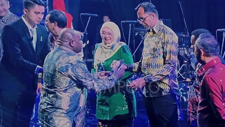 Kementerian HAM Beri Anugerah Tokoh Hak Asasi dan Demokrasi | tempo.co