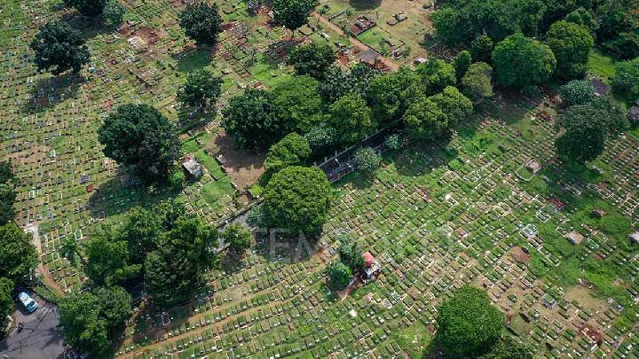 Penertiban Lapak Usaha di TPU Kober Rawa Bunga | tempo.co