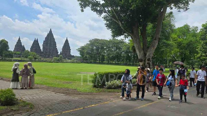 Malam Tahun Baru di Candi Prambanan Tanpa Kembang Api | tempo.co