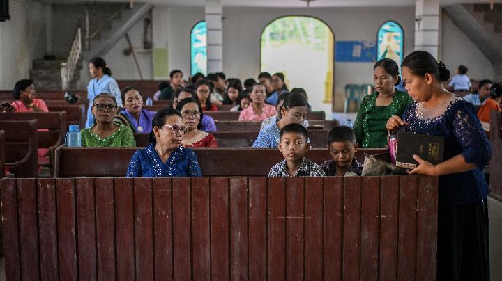 Korban Banjir Bandang Tapanuli Tengah Ikuti Ibadah Sebelum Natal | tempo.co