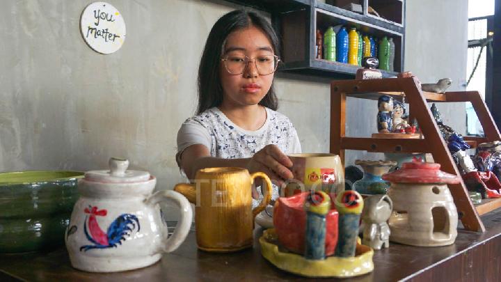Membuat Kerajinan Tanah Liat di Lost in Clay Pottery Studio | tempo.co