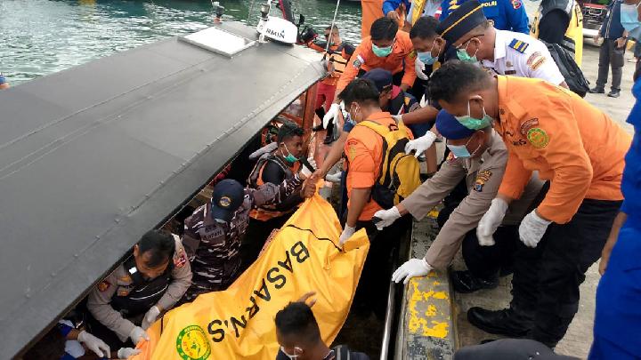 Pencarian Korban Tenggelamnya KM Putri Sakinah Diperpanjang | tempo.co