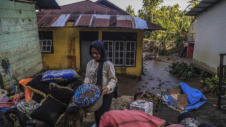Korban Banjir Halmahera Barat Mulai Berbenah Pascabanjir | tempo.co