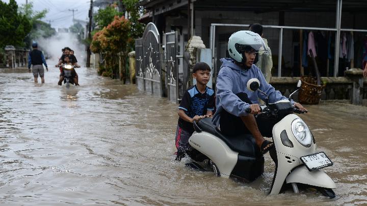 Kabupaten Serang Terendam Banjir Akibat Jebolnya Tanggul Kali Cisereh ...