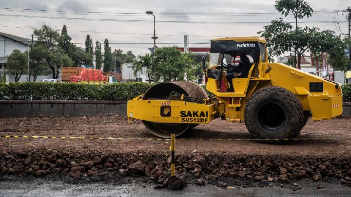 Proyek Peninggian Jalan Pantura Kaligawe | tempo.co