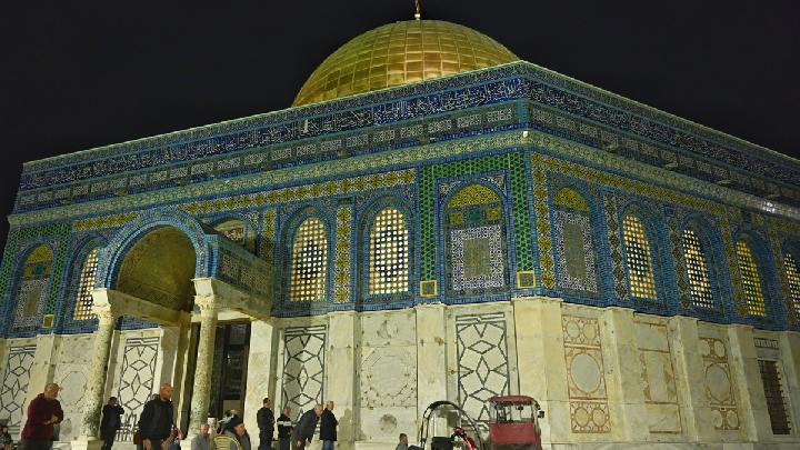 Religious Tourism at Al-Aqsa Mosque Compound - foto En.tempo.co