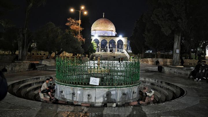 Religious Tourism at Al-Aqsa Mosque Compound - foto En.tempo.co