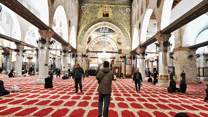 Religious Tourism at Al-Aqsa Mosque Compound - foto En.tempo.co