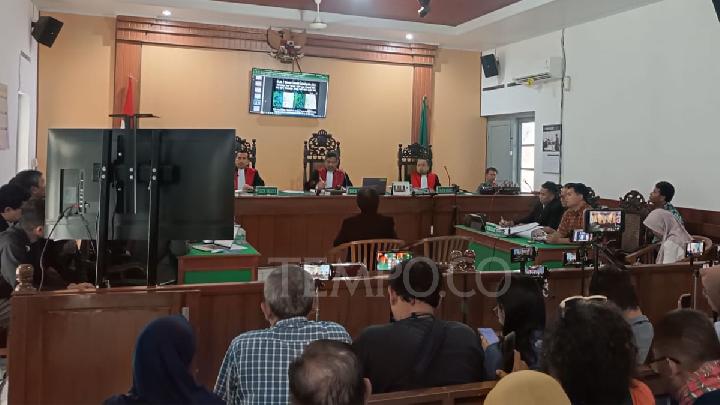 Kubu Jokowi Tolak Roy Suryo jadi Saksi Ahli di Sidang Ijazah | tempo.co