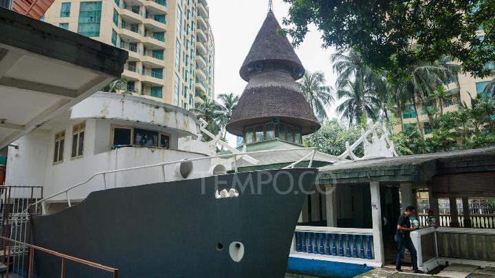 Ibadah di Masjid Perahu, Tebet, Jakarta | tempo.co