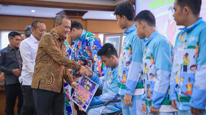 Gubernur Jateng Beri Tali Asih Atlet Berprestasi | tempo.co