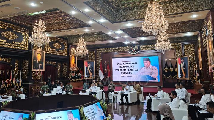 Mensesneg Pimpin Rapat Sejumlah Menteri di Kemenhan | tempo.co
