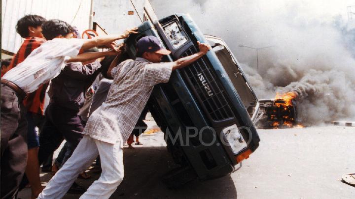 Kilas Balik 1998: Dari Krisis Ekonomi menuju Era Reformasi | tempo.co