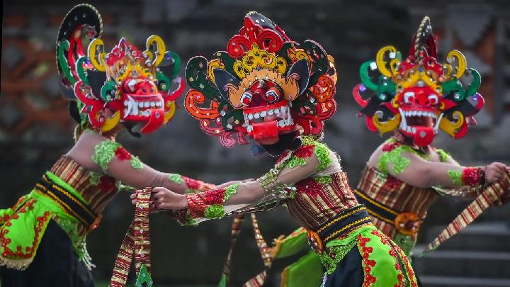 150 Penari Topeng Meriahkan Hari Tari Sedunia di TMII | tempo.co