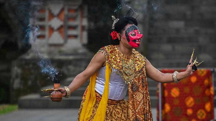 150 Penari Topeng Meriahkan Hari Tari Sedunia di TMII | tempo.co