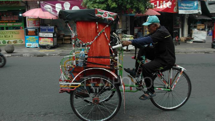 Nasib Penarik Becak di Tengah Gempuran Ojek Online | tempo.co