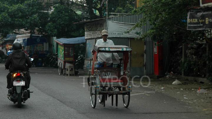 Nasib Penarik Becak di Tengah Gempuran Ojek Online | tempo.co