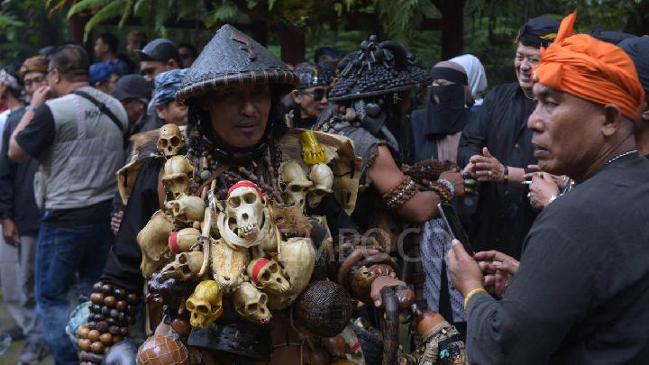 Ritual 'Ngertakeun Bumi Lamba' di Tangkuban Parahu | tempo.co